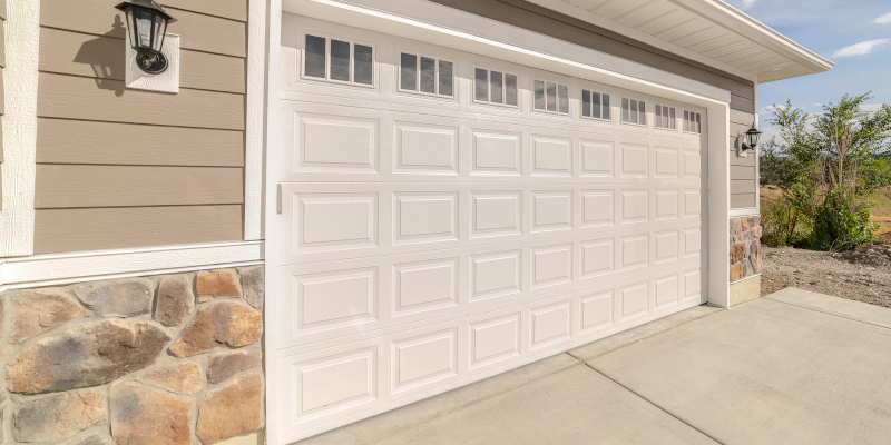 3 Key Differences Between Standard and Insulated Garage Doors | 31-W Insulation